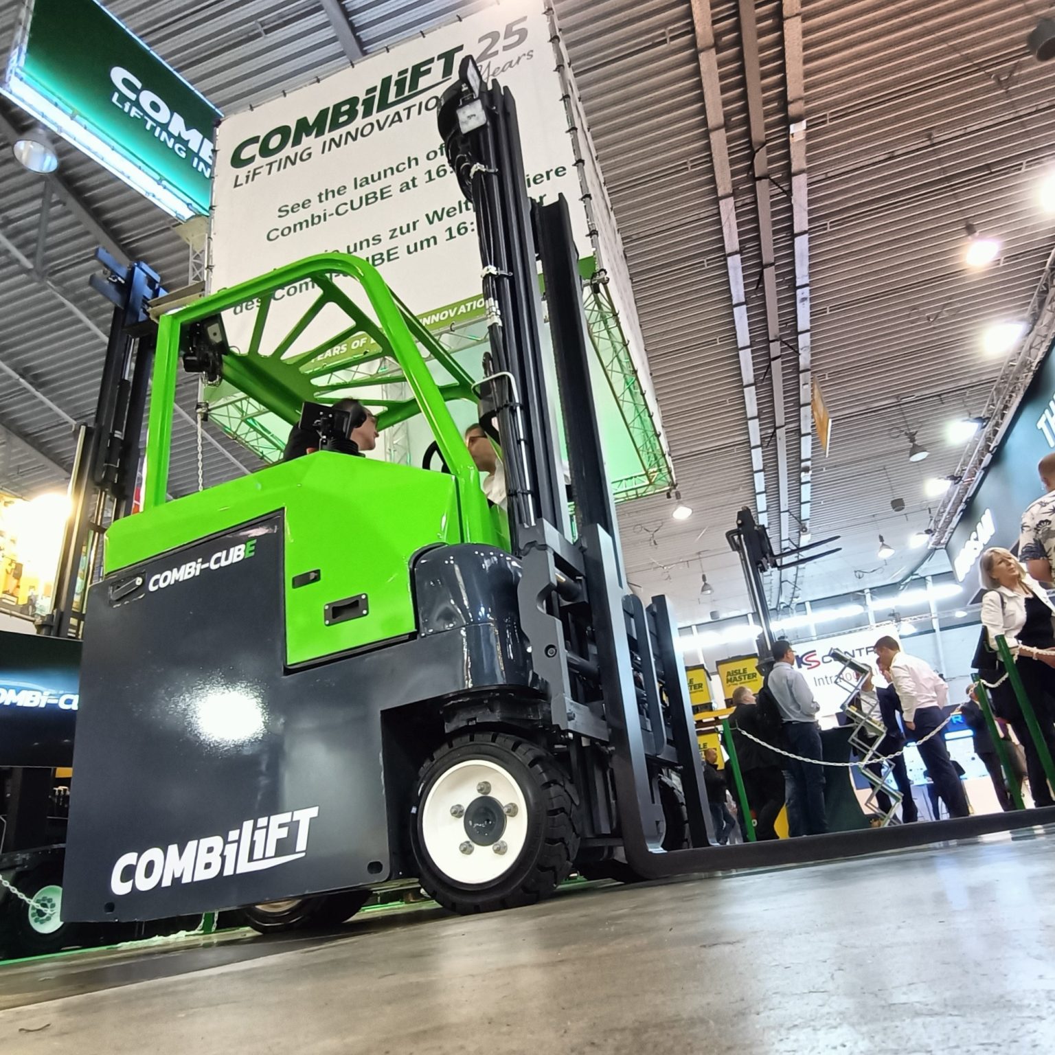 Combilift premieres new product at LogiMAT: Combi-CUBE launched in ...